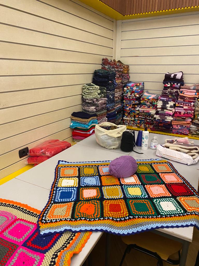 Il cielo sopra San Marco | Ferri e uncinetto contro la violenza sulle donne: Vicenza sostiene il ...